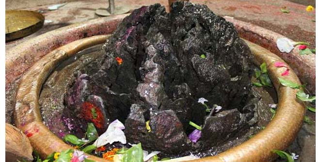 पाताळाचा रस्ता असलेले दुर्लभ शिवलिंग - Majha Paper