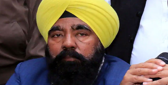 आपच्या आणखी एका बंडखोर आमदाराचा राजीनामा - Majha Paper