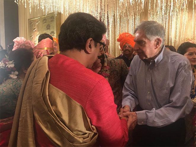 राज ठाकरेंच्या मुलाच्या लग्नसोहळ्यास दिग्गजांची उपस्थिती, पाहा फोटो ...