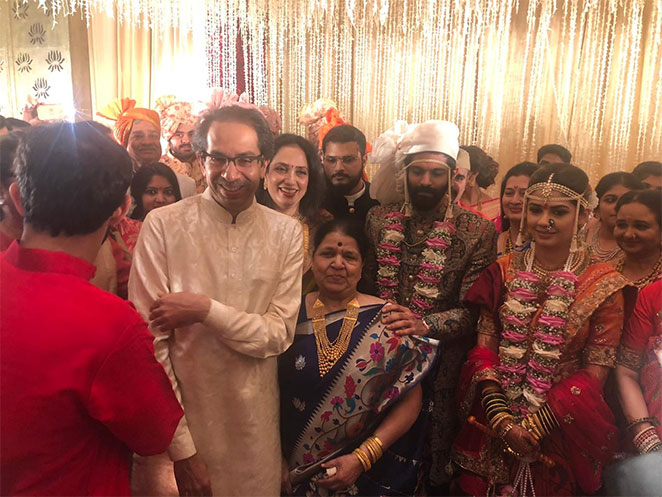 राज ठाकरेंच्या मुलाच्या लग्नसोहळ्यास दिग्गजांची उपस्थिती, पाहा फोटो ...
