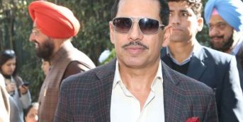 मनी लॉन्ड्रिंग प्रकरणी अटक टाळण्यासाठी रॉबर्ट वाड्रांची धावाधाव - Majha ...