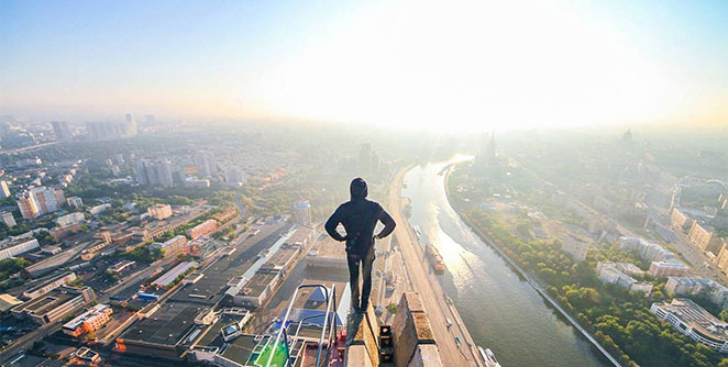 'या' तरुणीला आहे Rooftoppingचा छंद - Majha Paper